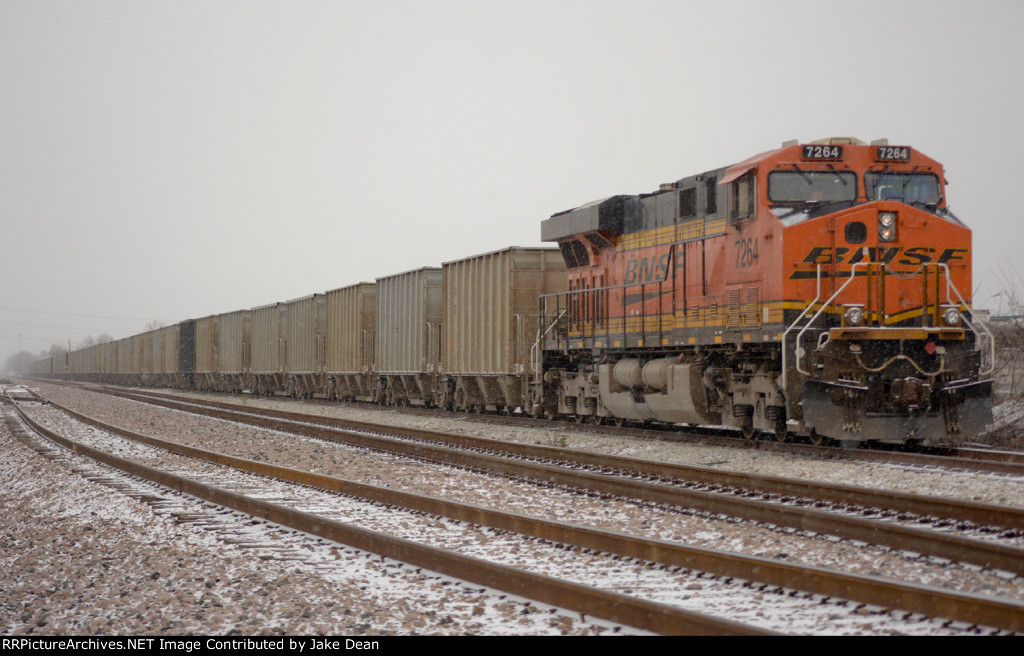 BNSF 7264 gets dusted by snow at the gravel yard